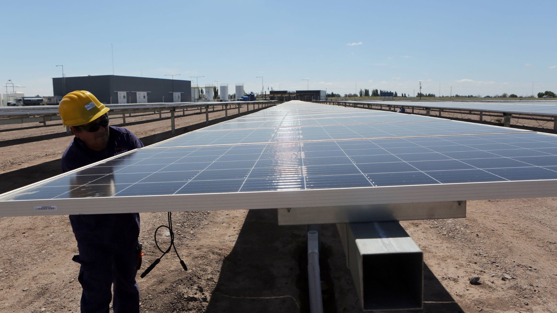 Mendoza duplicará su energía limpia con dos nuevos parques solares ...